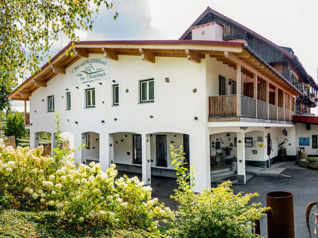 Max Assistent der Geschäftsleitung bei Holz Resch | MADE in FRG